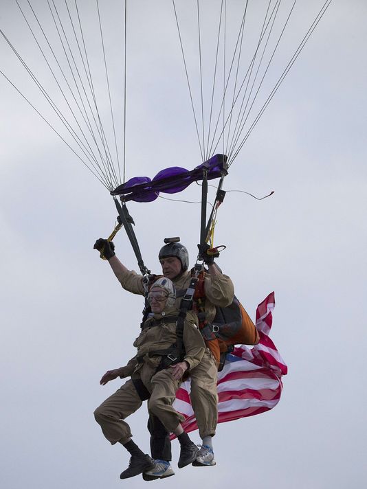 D-Day veteran parachutes again — 70 years later | kvue.com