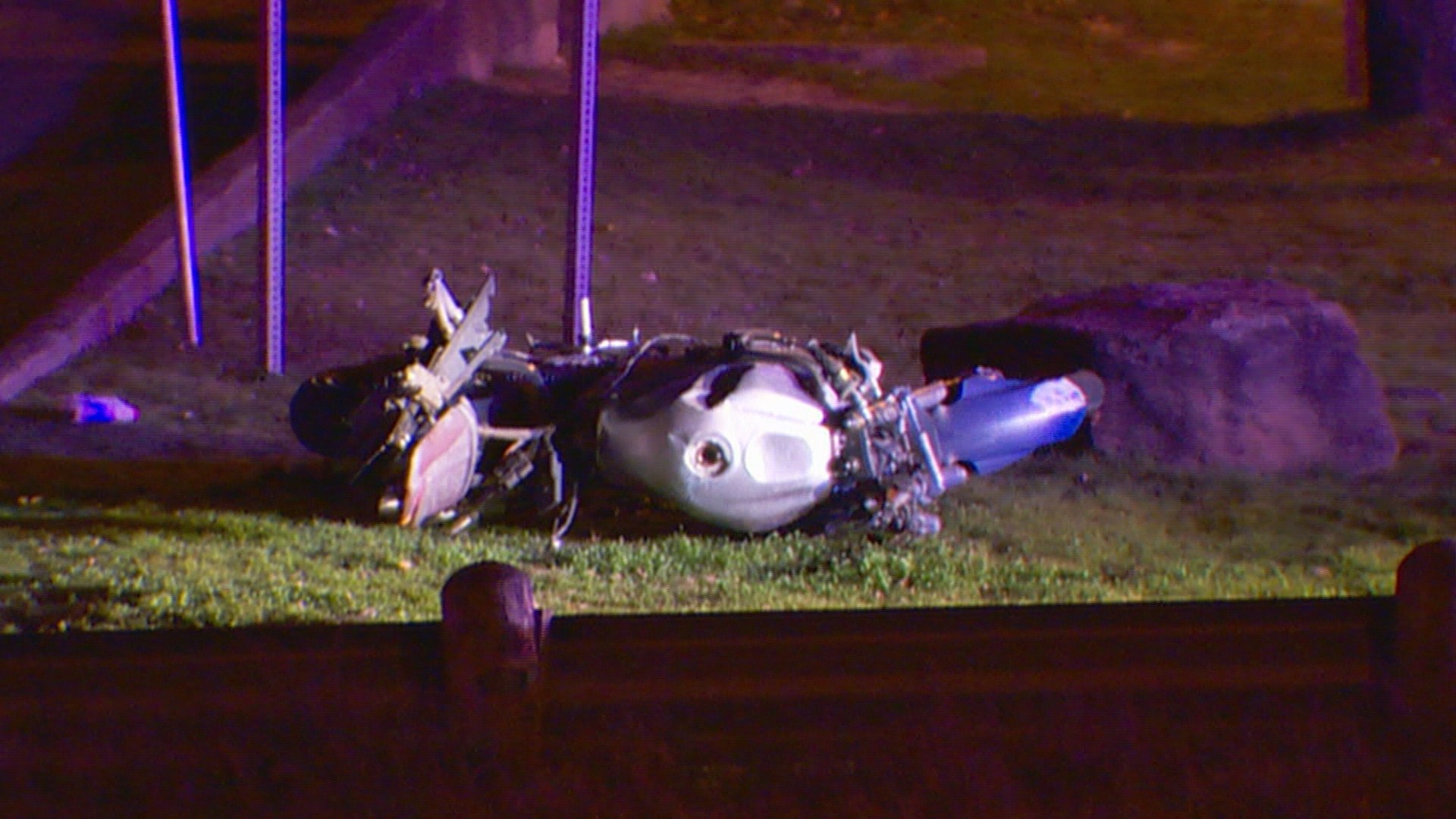 Motorcyclist leaves mangled bike behind at crash scene | kvue.com