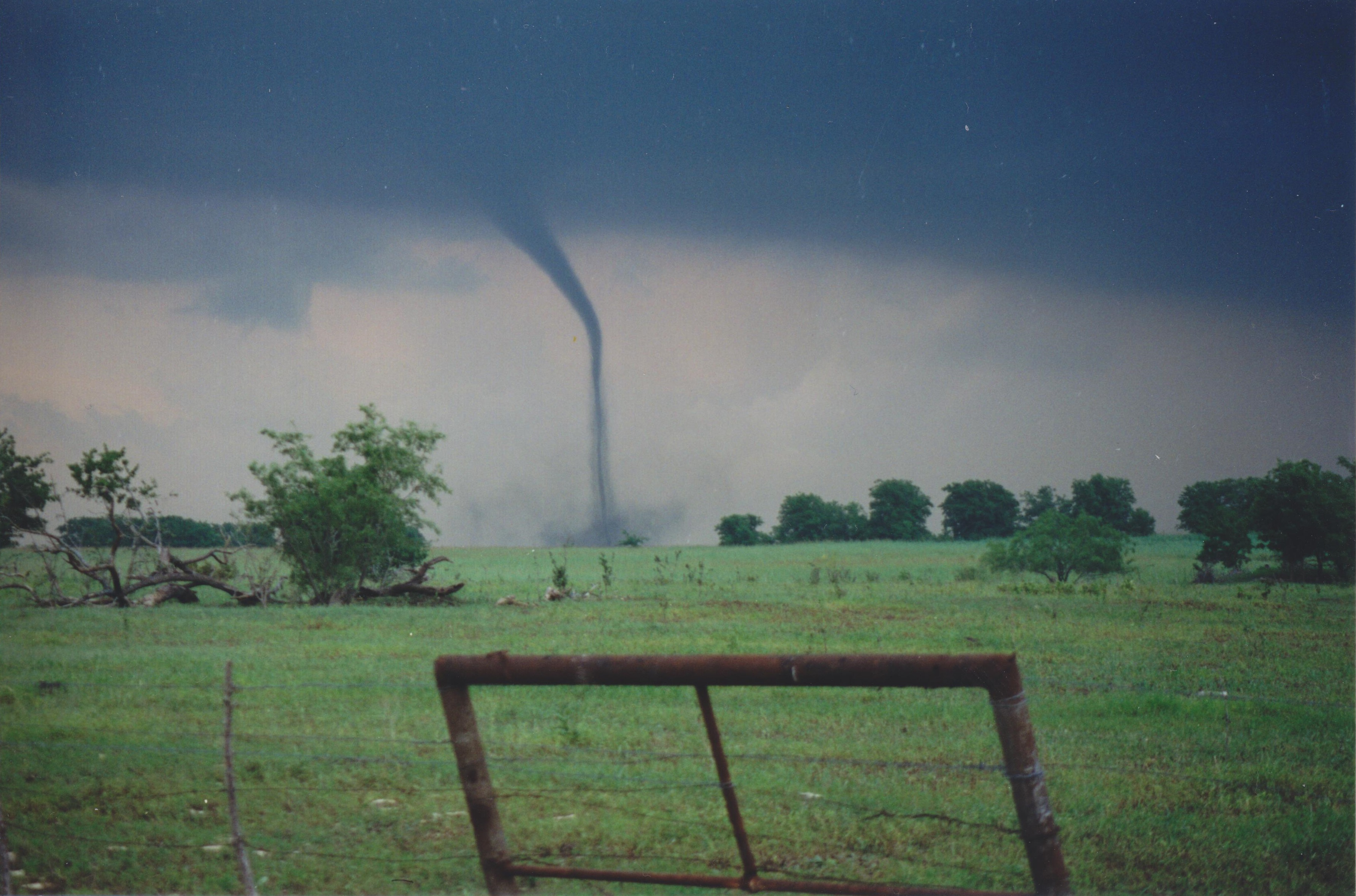 Watch deadly 1997 tornado move through town | kvue.com