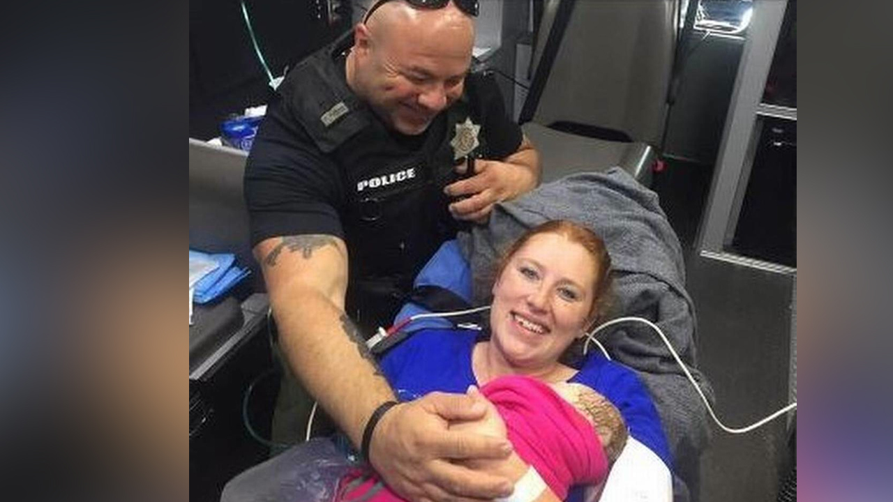 Deputy who went viral for delivering newborn dies of heart attack ...